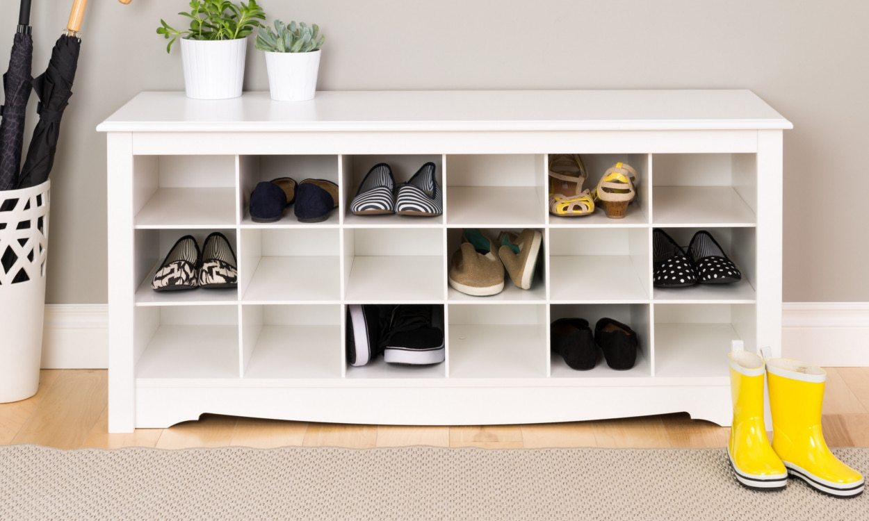 Stres Lihat Sepatu Berantakan? Buat Rapi dengan 5 Ide Rak Unik Ini