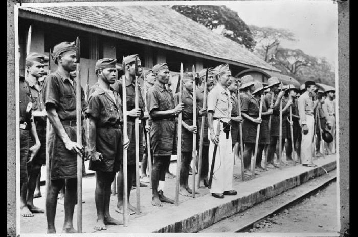 Cuma Bermodal Sebilah Bambu Runcing, Indonesia Bisa Bikin Tentara ...