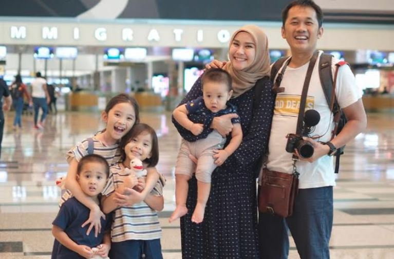 Istri dan Keempat Anaknya Dirawat di Rumah Sakit, Hanung Bramantyo ...