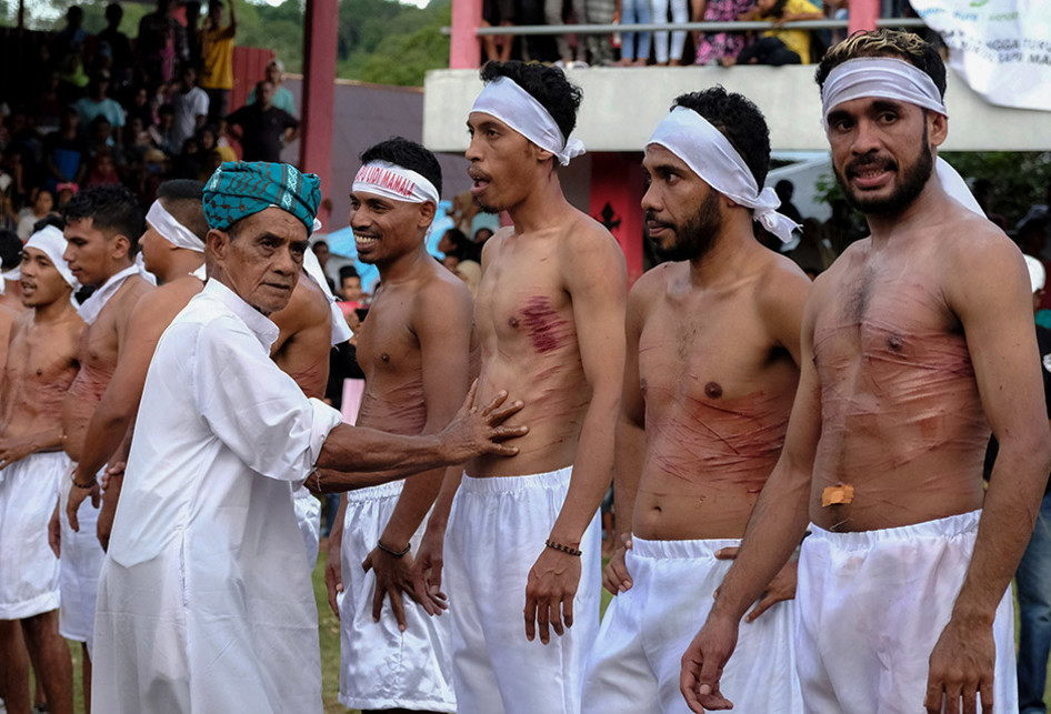 Baku Pukul Manyapu, Atraksi Unik dari Maluku Tengah Saat Awal Bulan ...