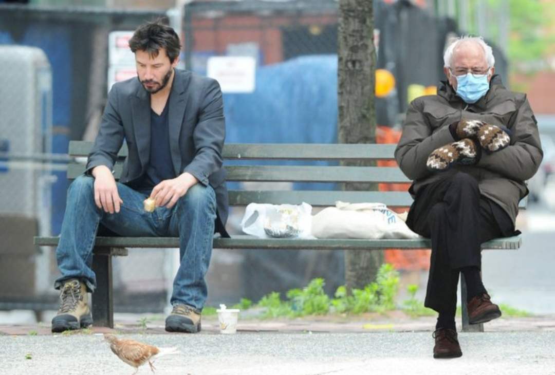 Bernie Sanders Luncurkan Sweater Bergambar Foto Viral Dirinya