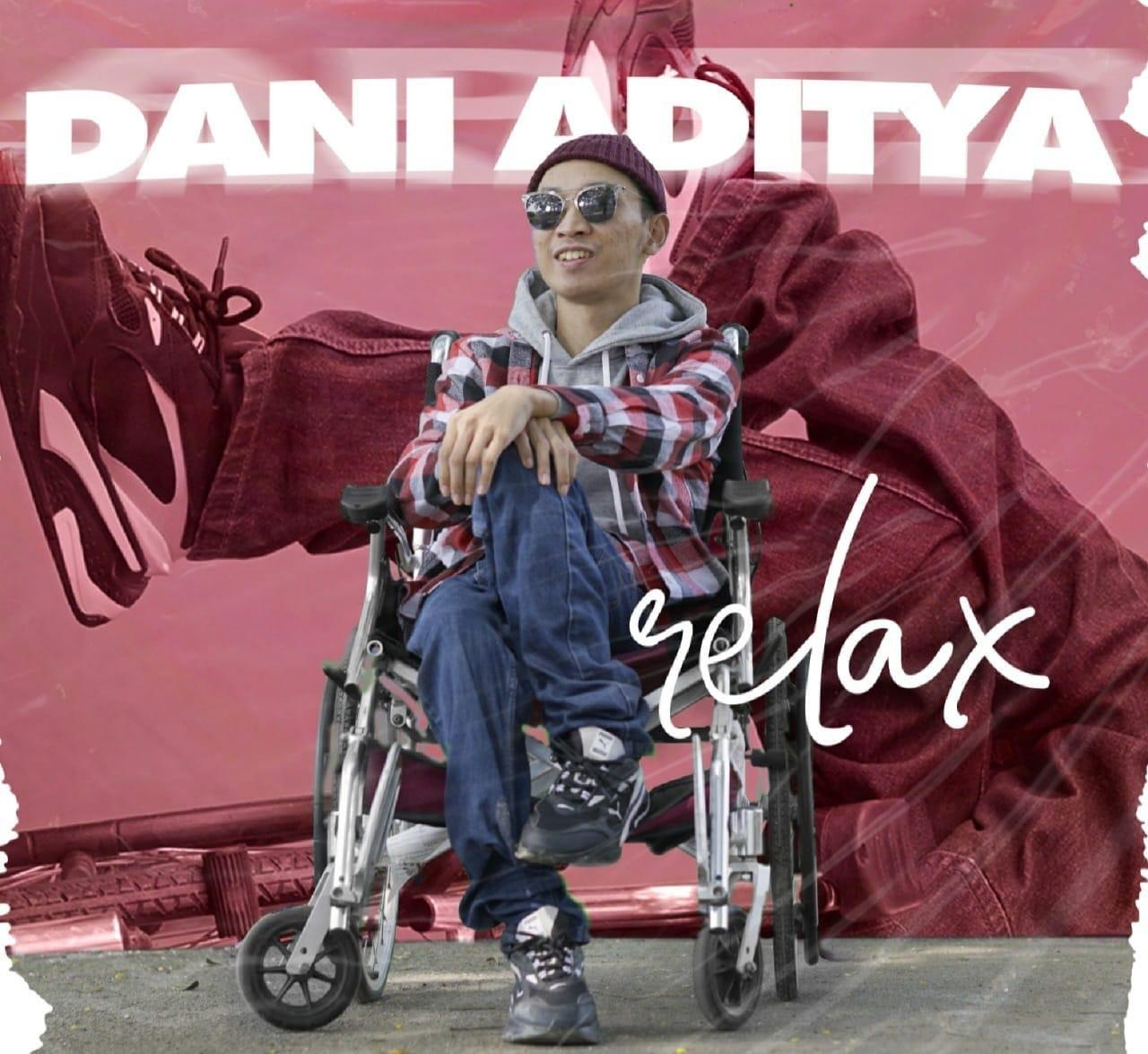 Dani Aditya Rilis Debut Single 'Relax', Jadi Rapper Difabel Pertama ...