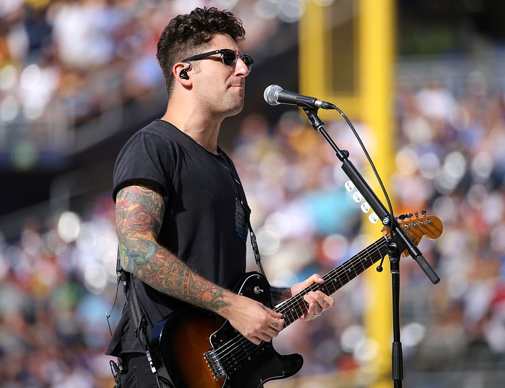 Gitaris Fall Out Boy Joe Trohman Garap Komik Komedi Horror Tentang ...