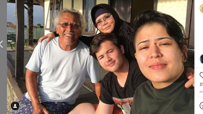 Wajah Bulenya Curi Perhatian, Tampang Putra Bungsu Iwan Fals Jadi ...