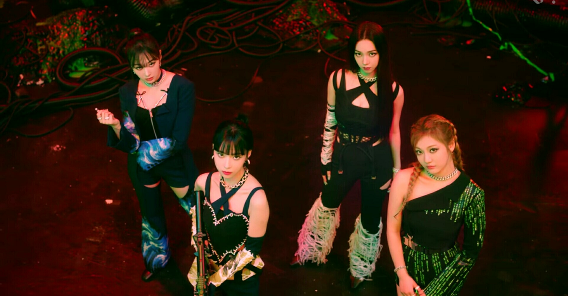 Aespa Rilis Video Klip Lagu 'Savage' dari Mini Album Terbarunya - Page all