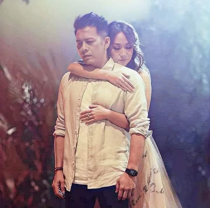Foto BCL Peluk Ariel Noah dari Belakang Disebut Serasi, Rossa Semprot ...