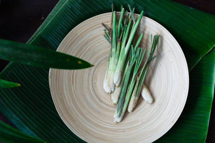 Mulai Sekarang Coba Letakkan Sebatang Serai Saat Memasak Nasi di Rice ...