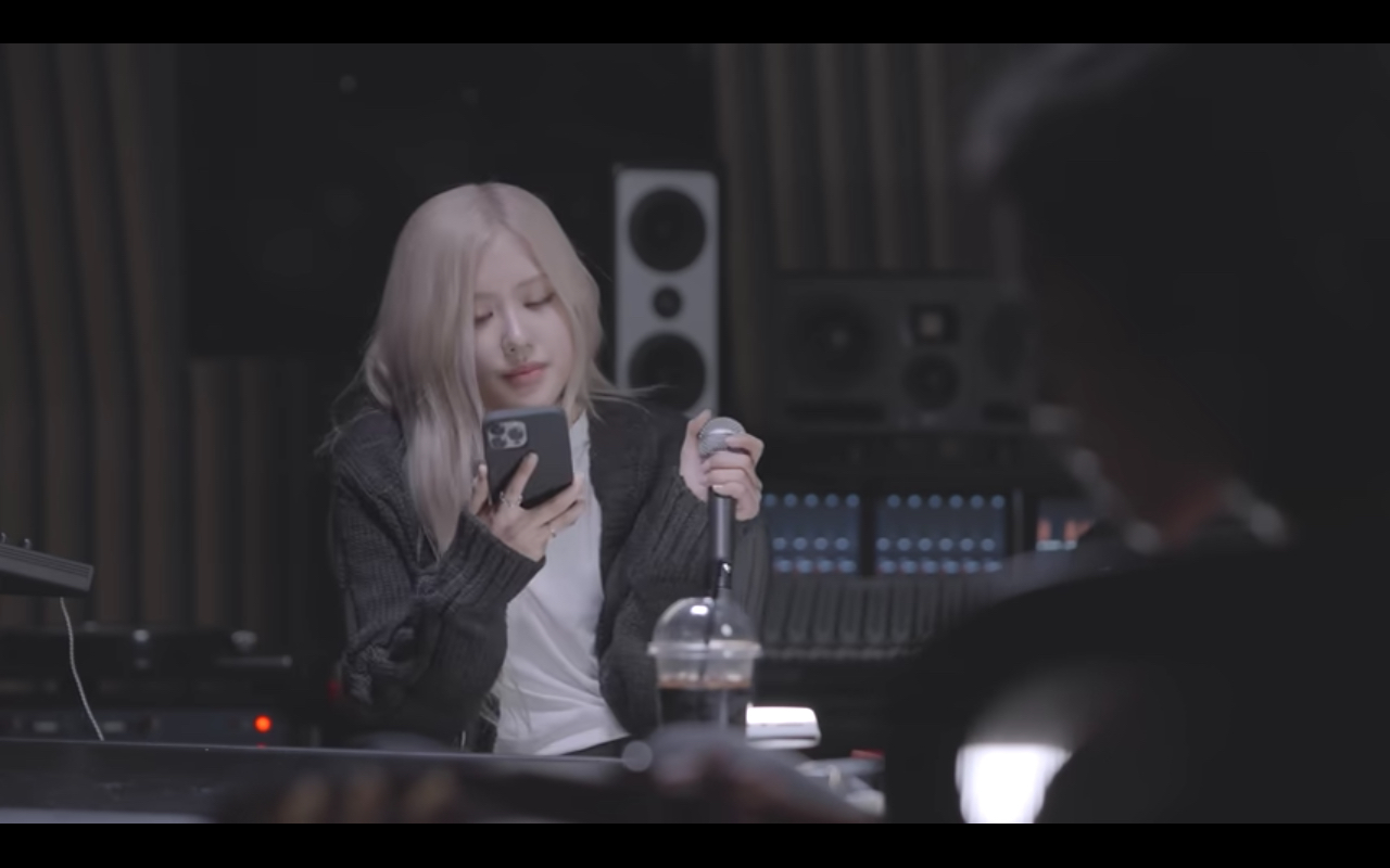 Rayain Ulang Tahun ke-25, Rose Blackpink Cover Tiga Lagu Sekaligus, Ada ...