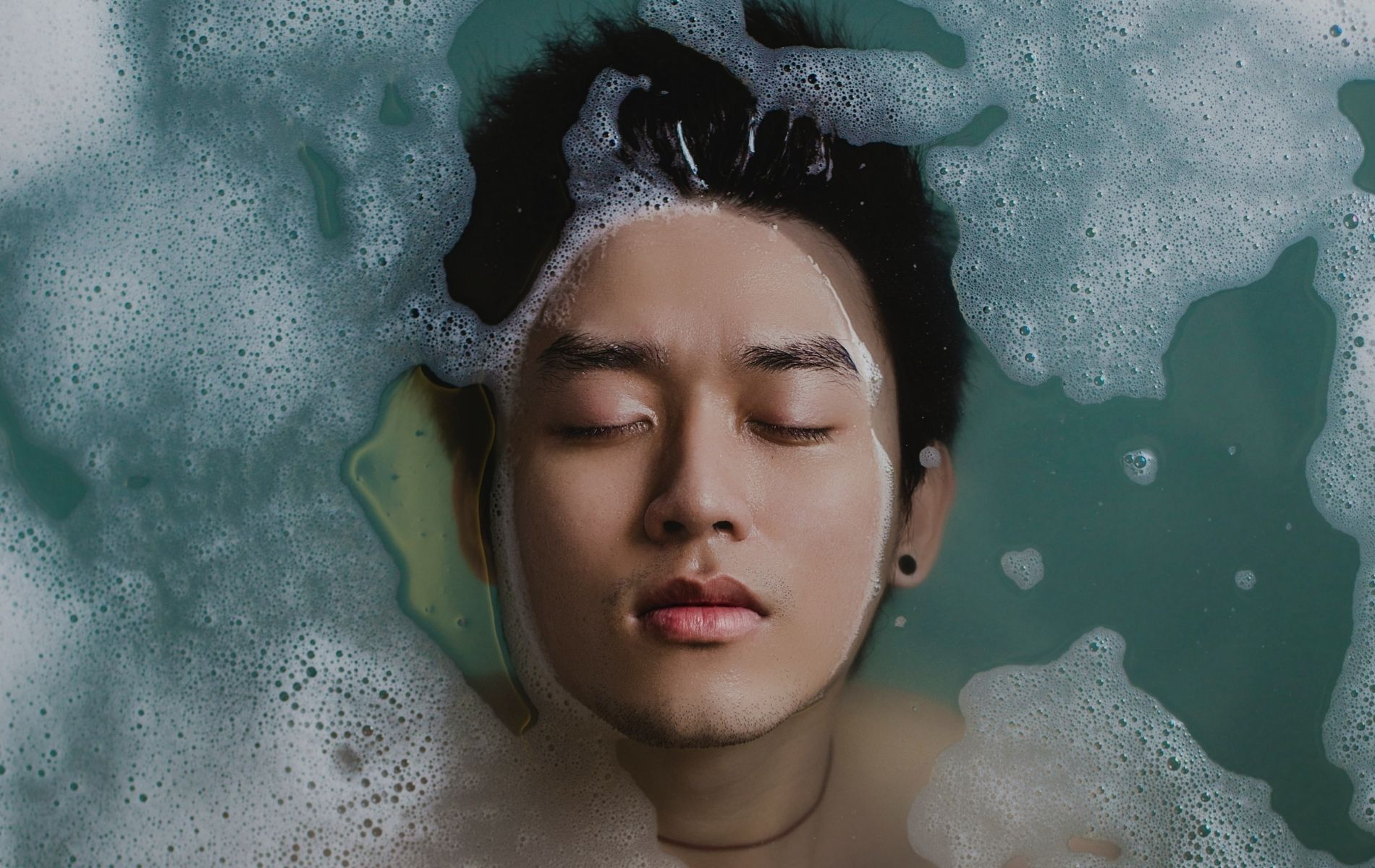 Perawatan Wajah Jadi Maksimal, Ini 5 Urutan Cowok Memakai Skincare ...