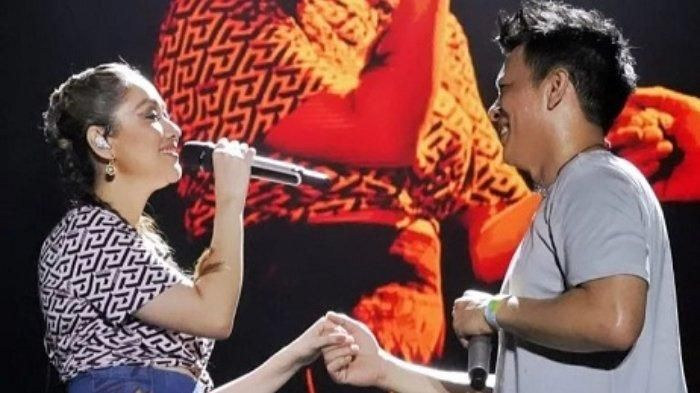 Persahabatan Cuma Dijadikan Tameng! Ramalan Artis Ini Bongkar Kedekatan ...