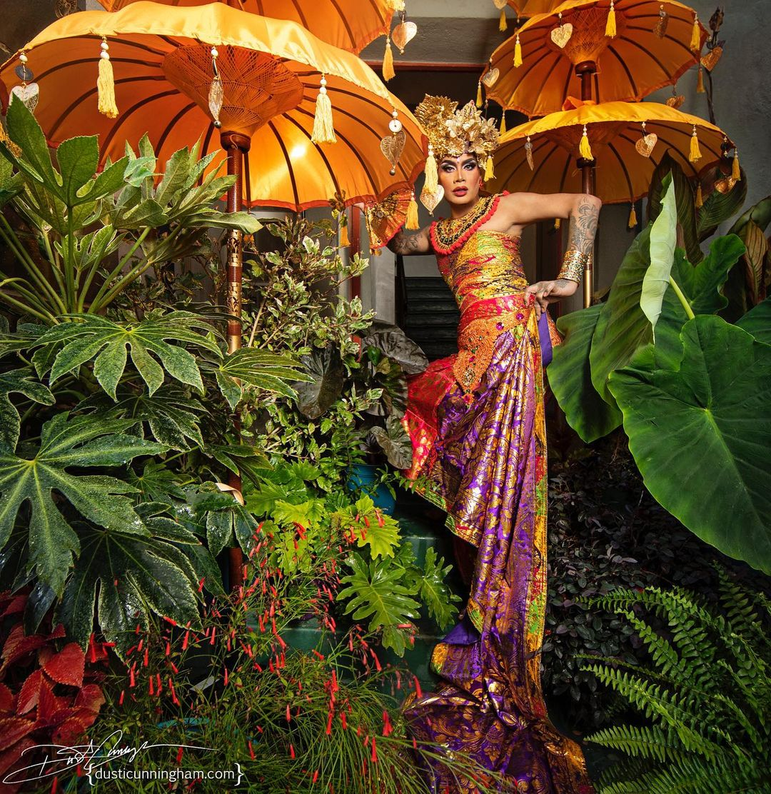 Gokil! Drag Queen Raja Gemini Bawa Tari Bali ke Panggung RuPaul's Drag ...