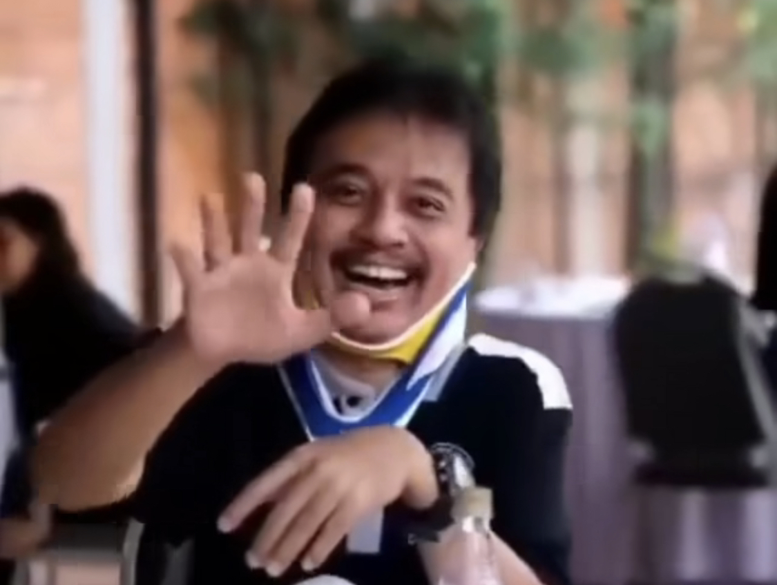 Roy Suryo Masih Pakai Penyangga Leher Saat Digiring Menuju Tahanan, Sang Pakar Telematika ...