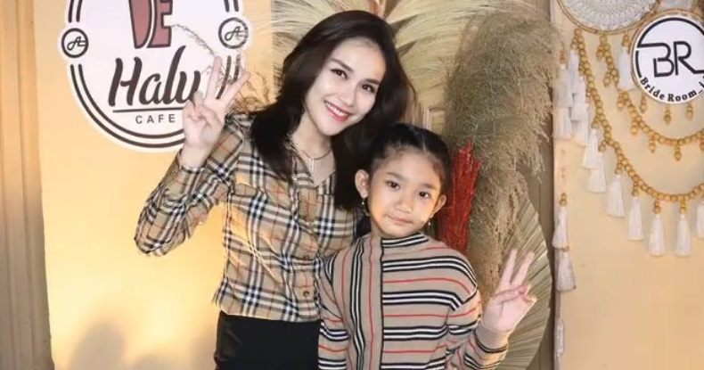 Keceplosan! Ternyata Anak Ayu Ting Ting Sudah Panggil Pria Ini 'Daddy' Sejak Lama