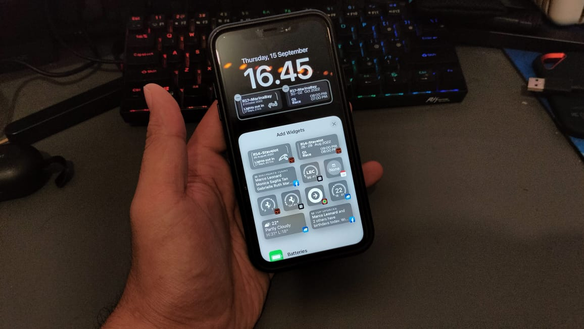 Cara Mudah Gunakan Widget iOS 16 di Layar Kunci iPhone, Jadi Keren ...