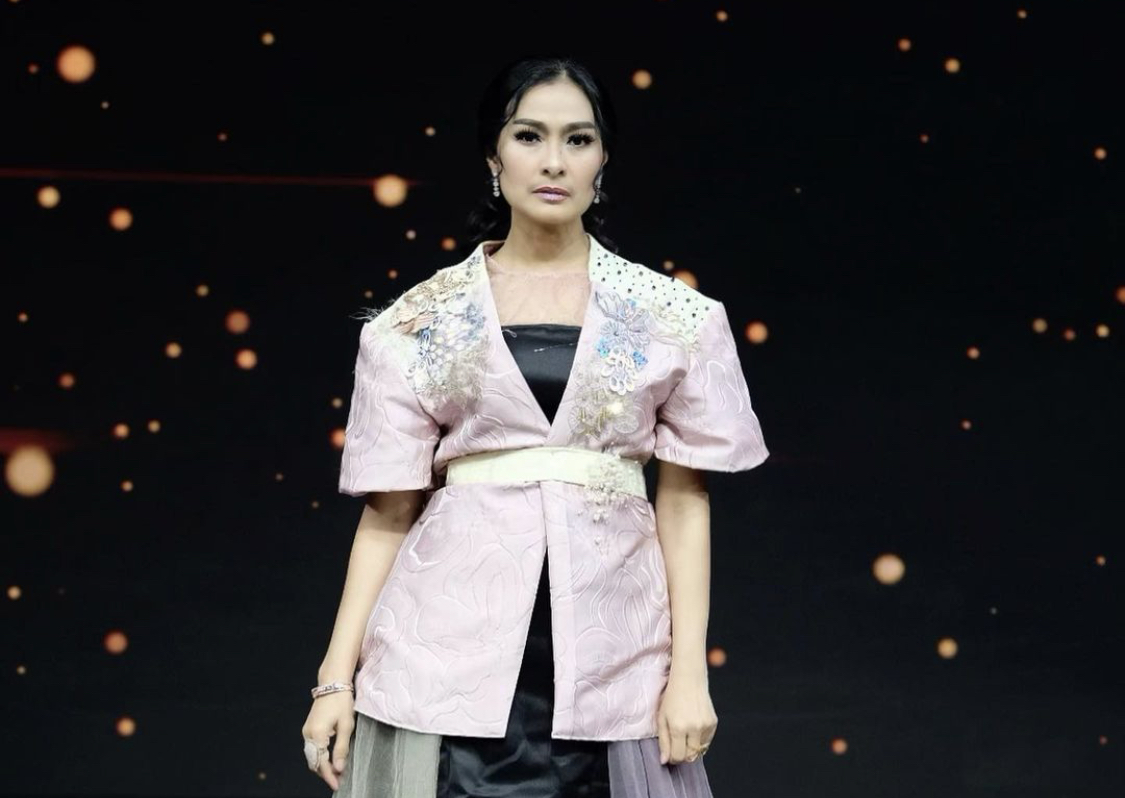 Ternyata Ini Penyebab Iis Dahlia Banjir Air Mata di Momen Bahagia Anak Perjakanya - Page all