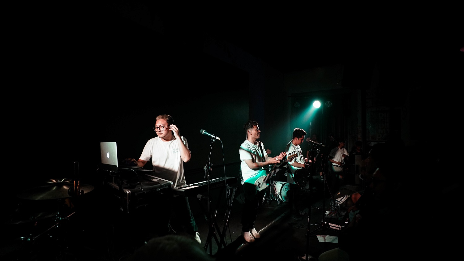 Simak Eksplorasi Musik Closehead Usai Lamlam Comeback di Single ...