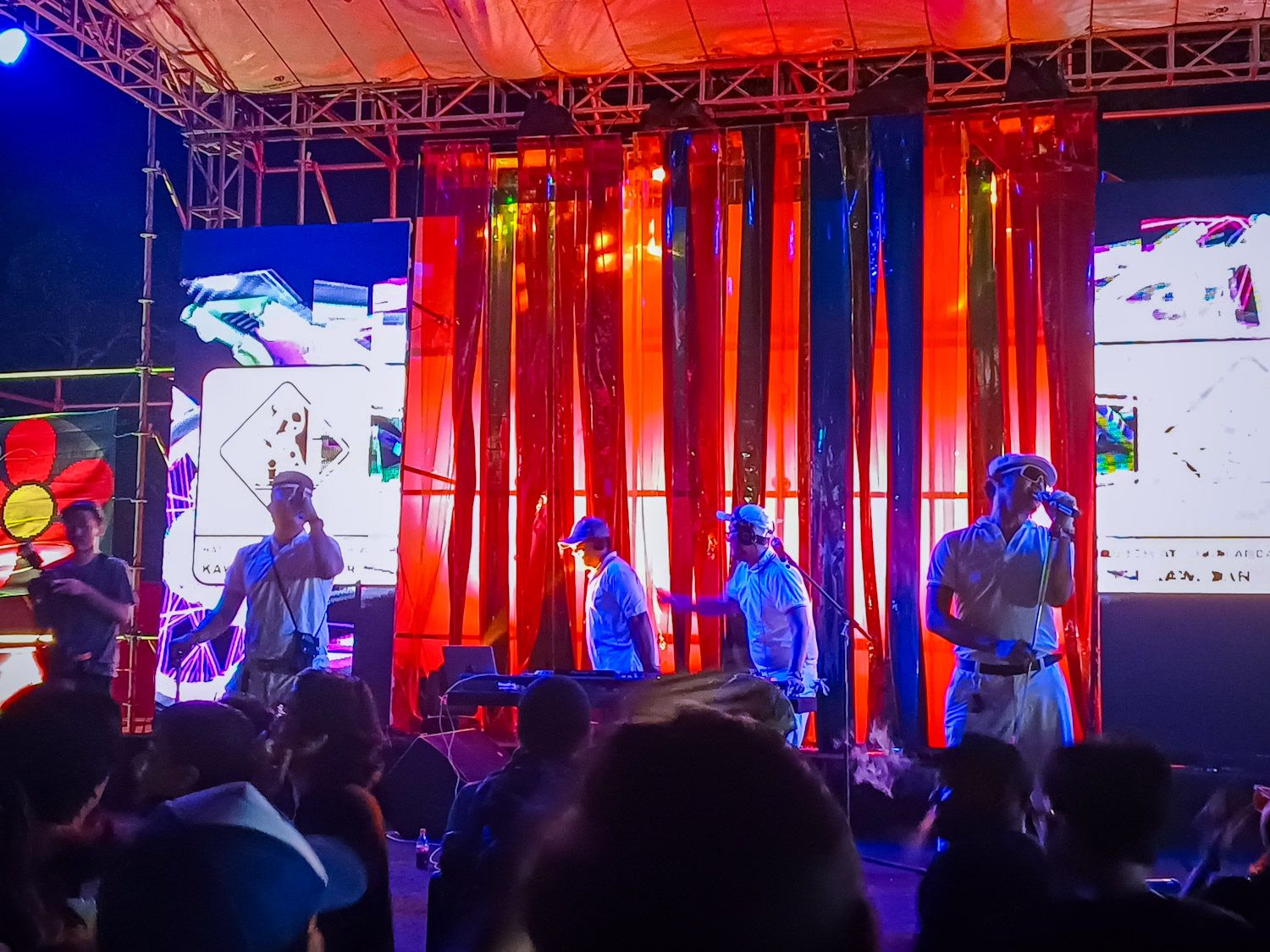 Prontaxan Remix Lagu 'December' Neck Deep Jadi Funky Kota di Wild ...