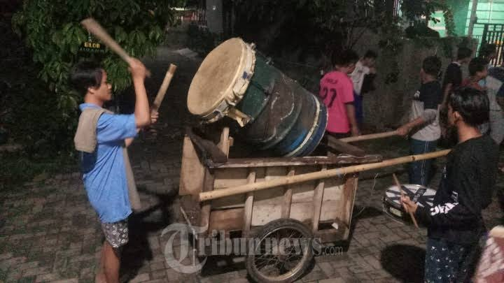 Tradisi Ngarak Beduk dan Koko’o Suhuru: Cara Unik Membangunkan Sahur di ...