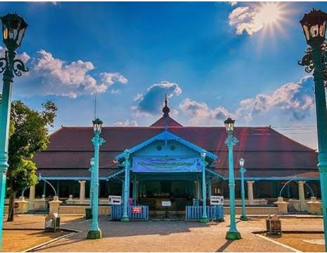 Jejak Sejarah dan Arsitektur Masjid Agung Surakarta dari Sultan ...