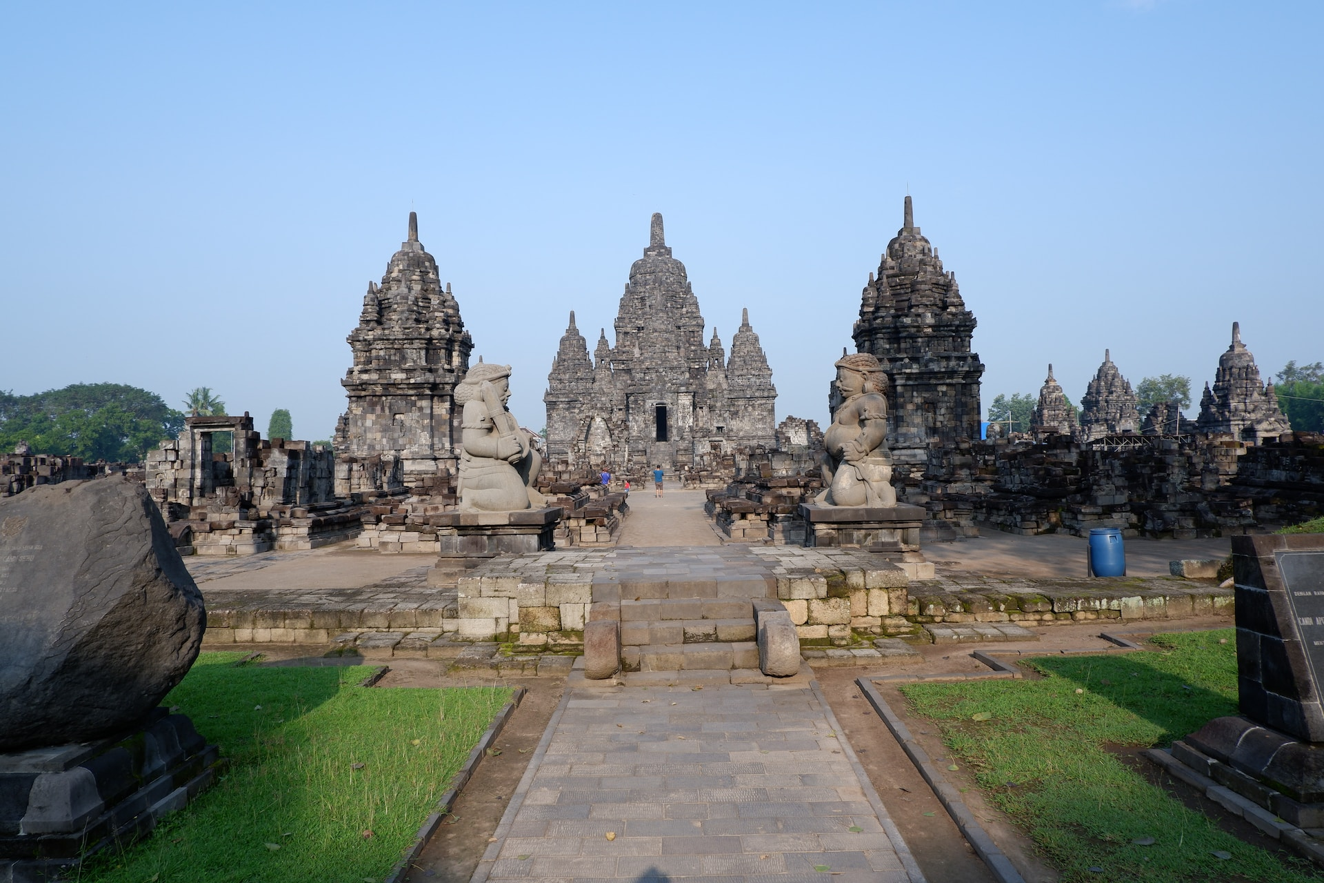 Penjelasan Mengenai Perbedaan Fungsi Candi Dalam Agama Hindu dan Budha