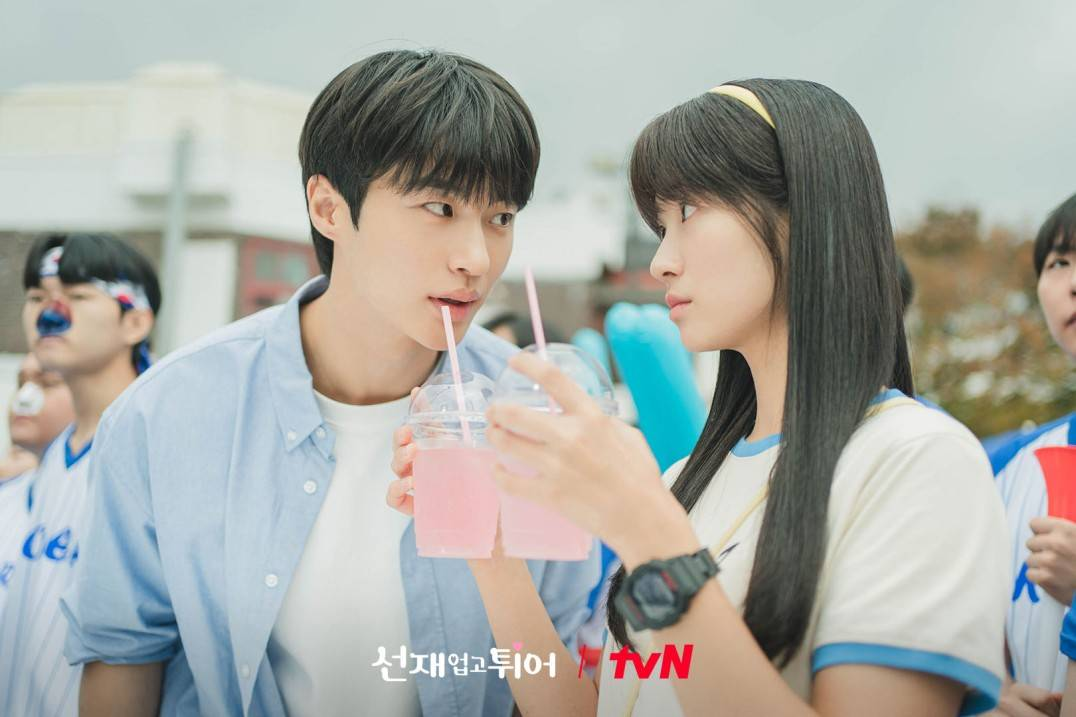 tvN Merilis Poster Drama Korea Lovely Runner Versi Webtoon, Intip Yuk!