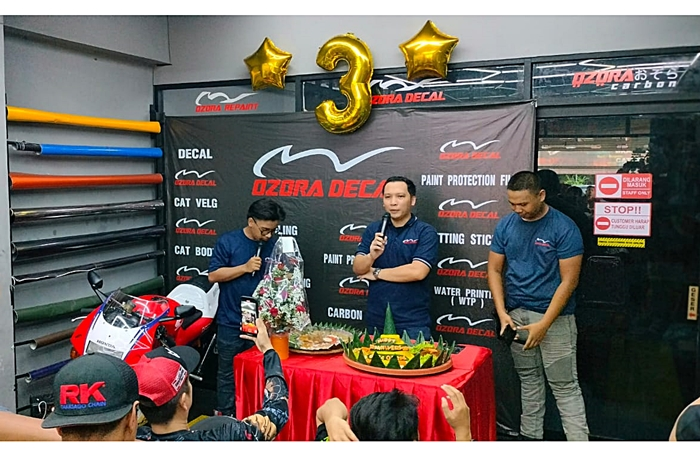 Ozora Decal Ulang Tahun Ke-3, Siap Jadi Spot Favorit Modifikasi Motor