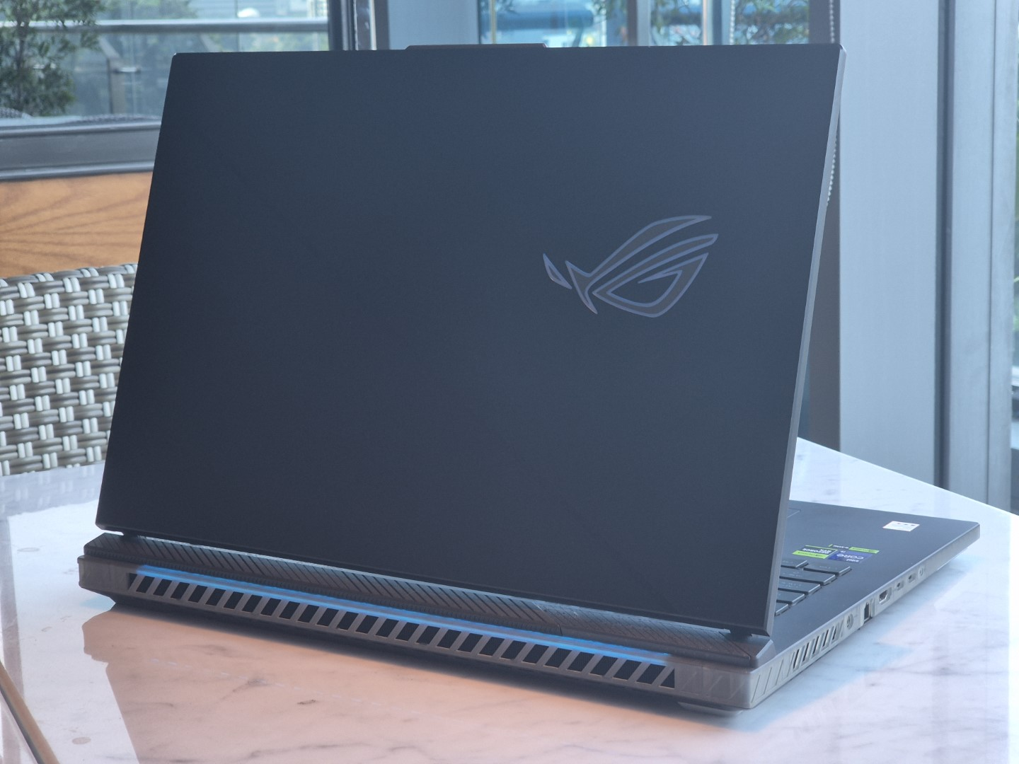 Review ASUS ROG STRIX SCAR 18 (G834JYR), Laptop Gaming Kelas Premium