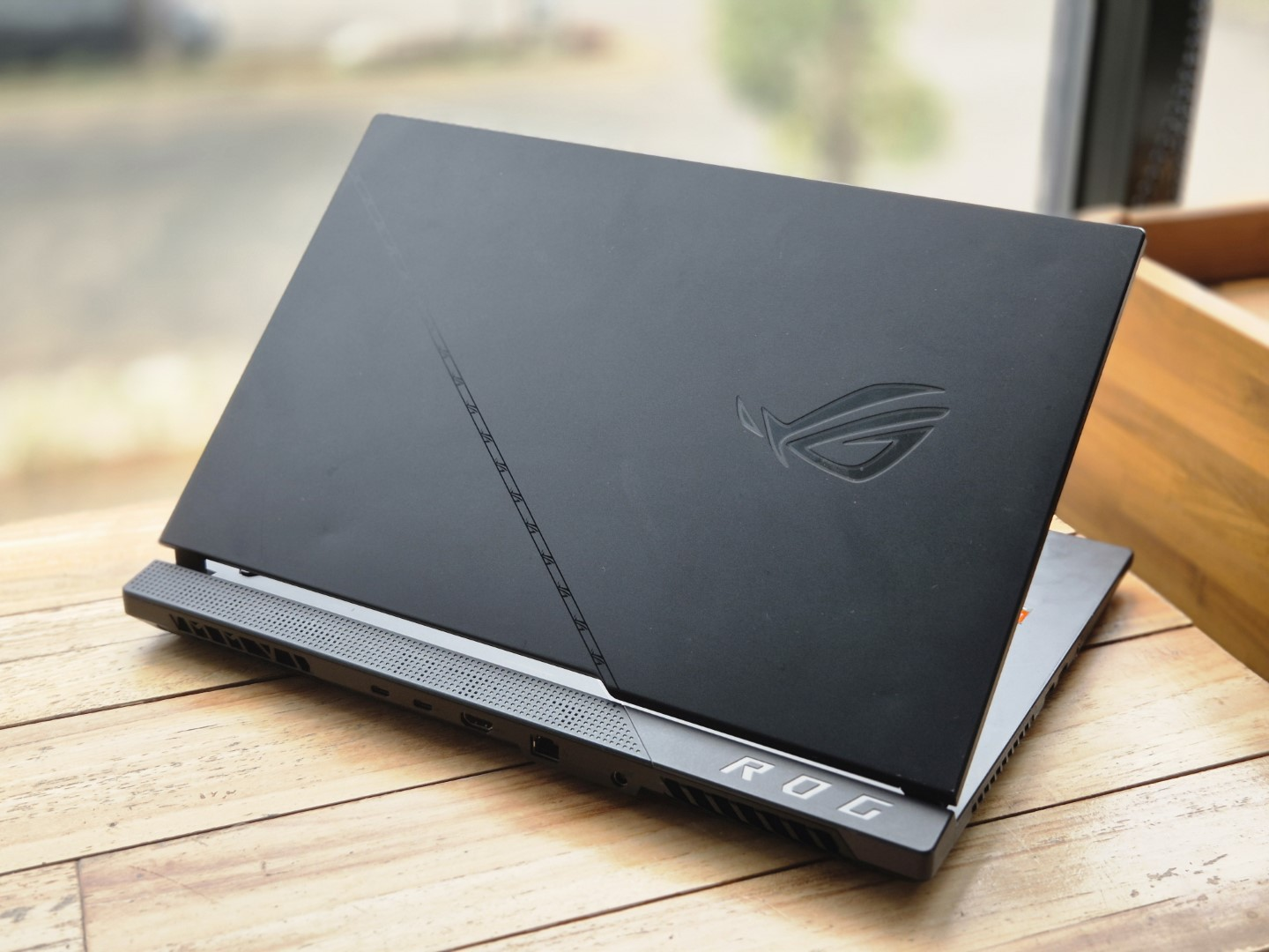 Review ASUS ROG Strix Scar 17 G733P: Laptop Gaming AMD Spek Monster