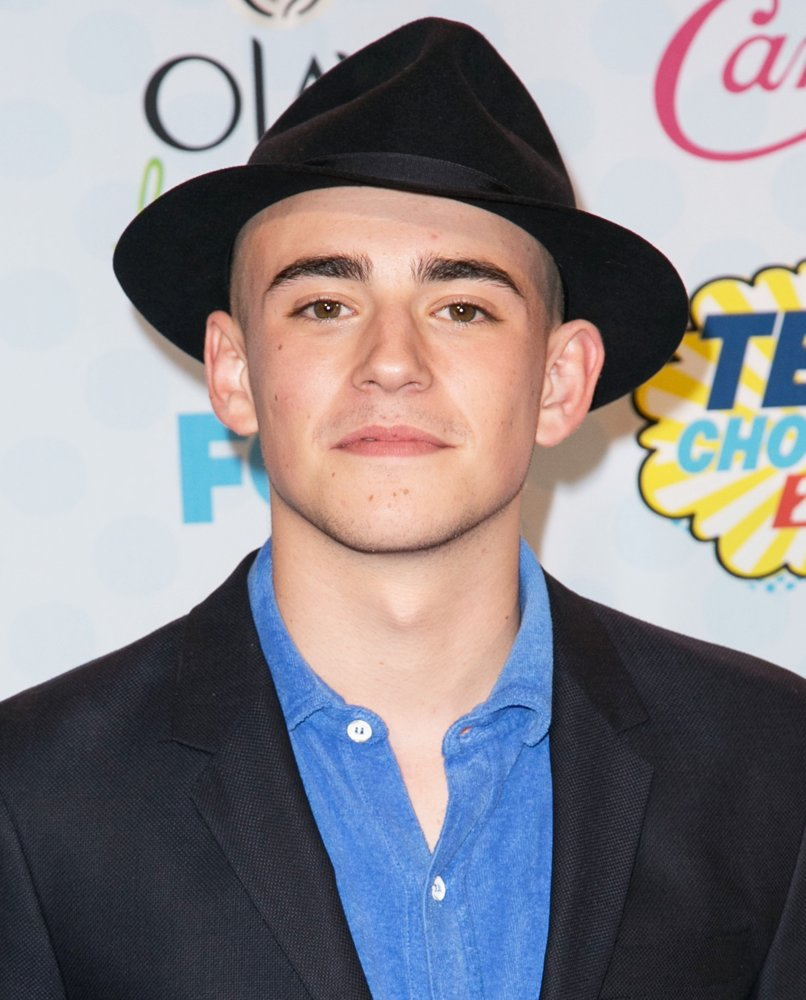Charlie Rowe: Botak Demi Main Serial Red Band Society
