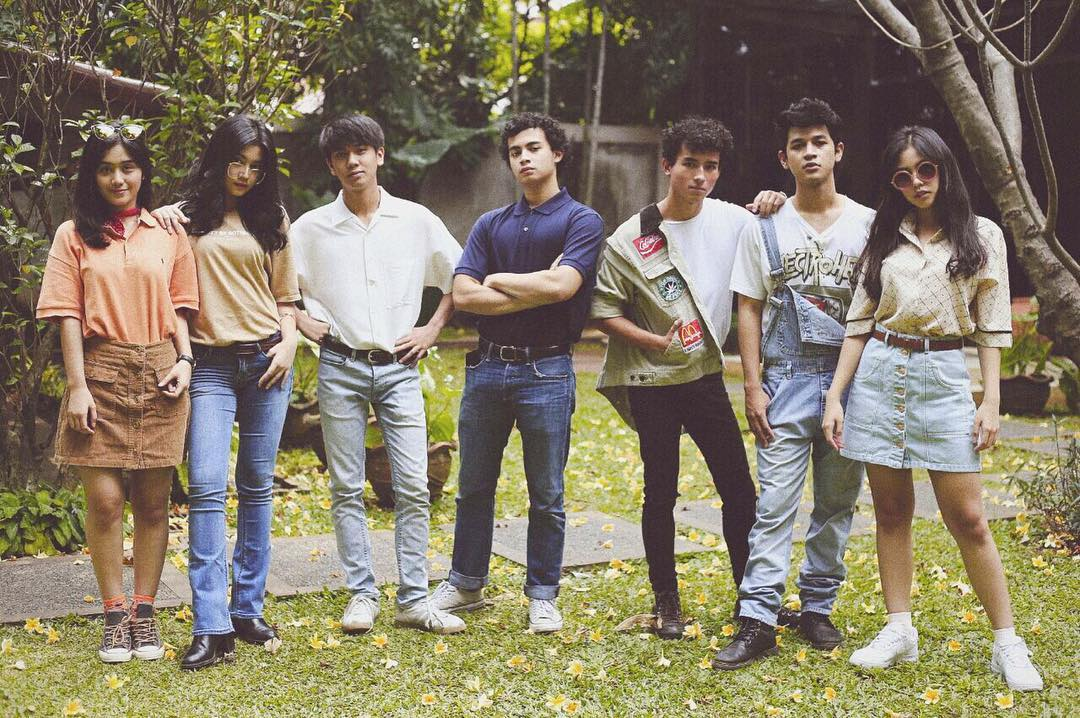 Mau Bergaya Ala Anak 90an? Inilah Item Fashion yang Tren di Tahun 1990