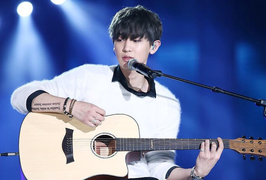 7 Kpop Idol Cowok Ini Jago Main Gitar. Paling Pengin Jadi Objek ...
