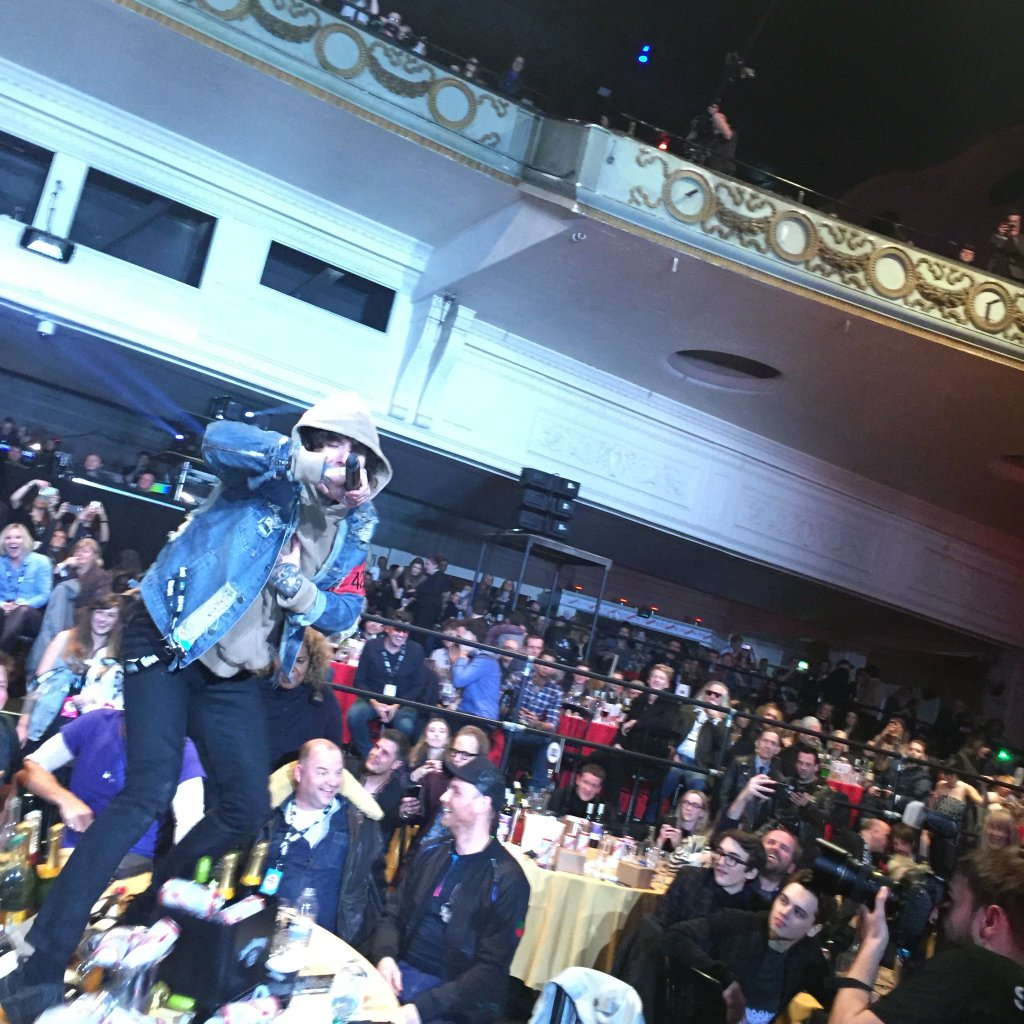 Balas "Dendam", Oliver Sykes BMTH Ngacak-acak Meja Coldplay di NME ...