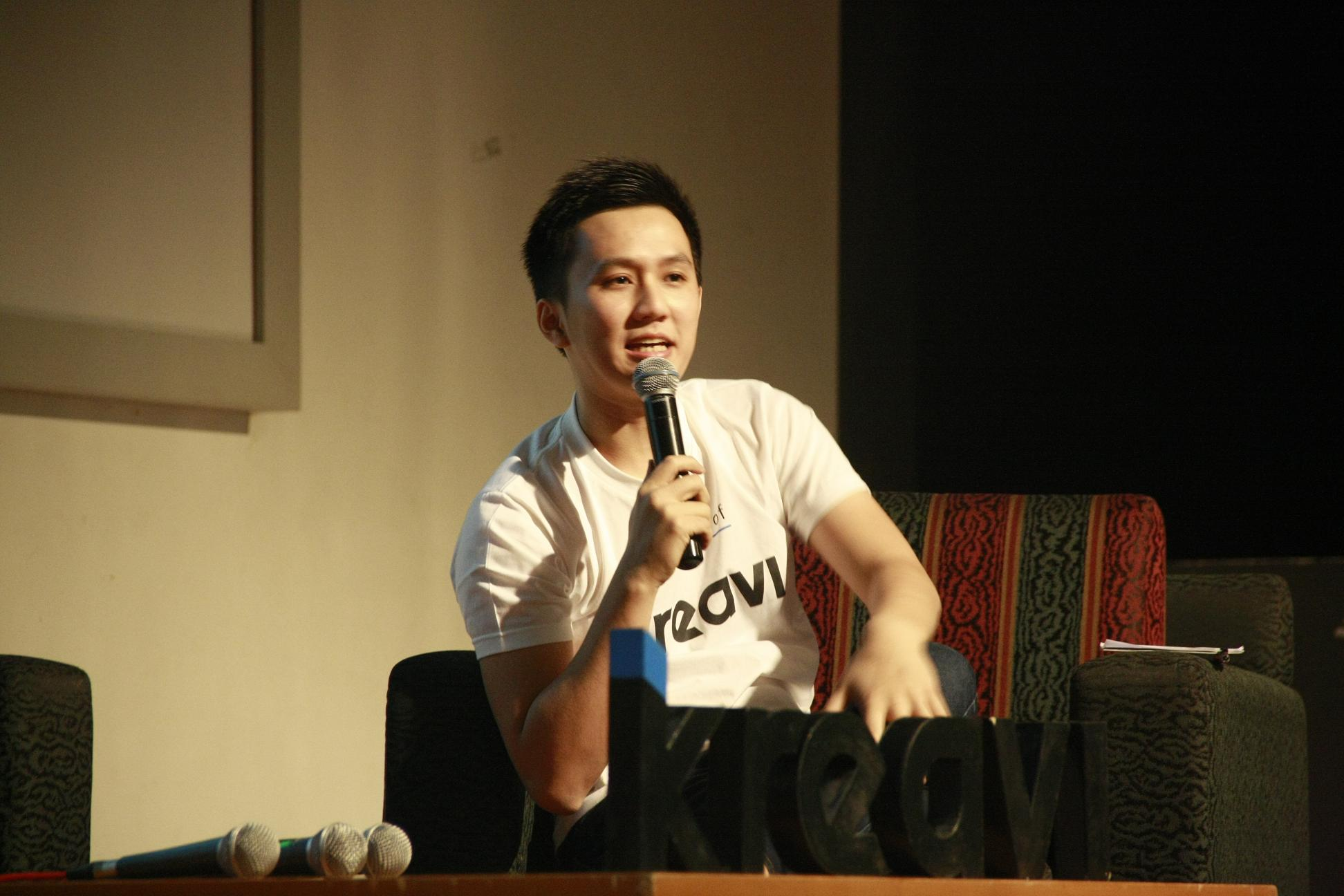 Kisah Cowok Penjaga Warnet yang Kini Sukses Hingga Mendunia