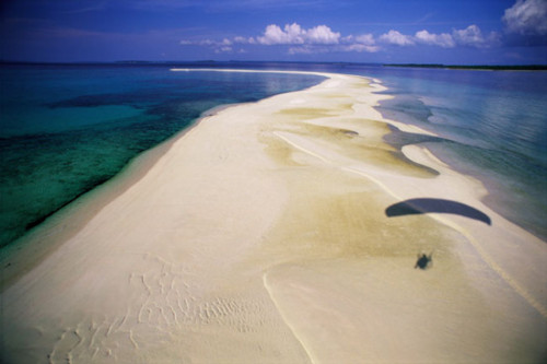4 Pantai Unik di Indonesia Yang Bisa Jadi Pilihan Kita Buat Liburan ...