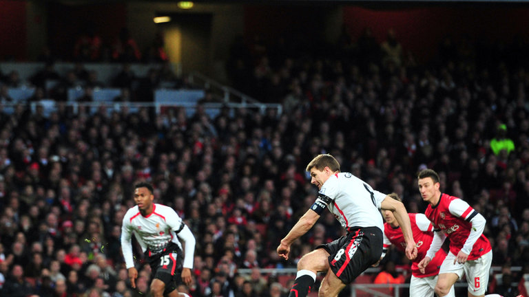 Gerrard Kutuk Kinerja Wasit Howard Webb | Hai
