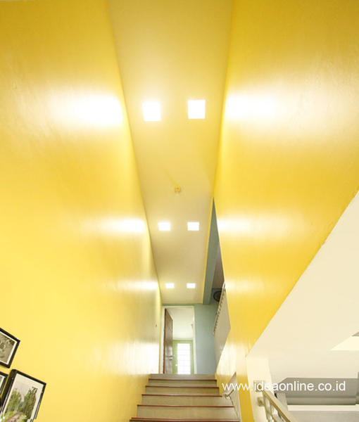 Tangga Terang dengan Aplikasi Glass Block