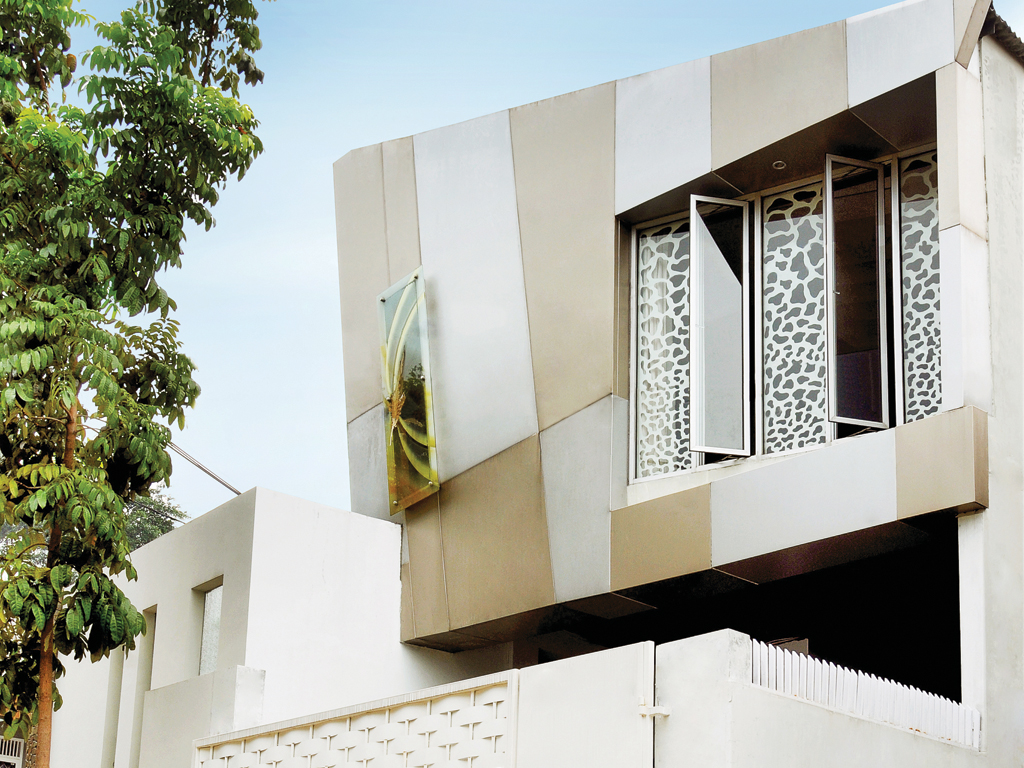 Ganti Fasad Usang Anda dengan Aluminium Composite Panel