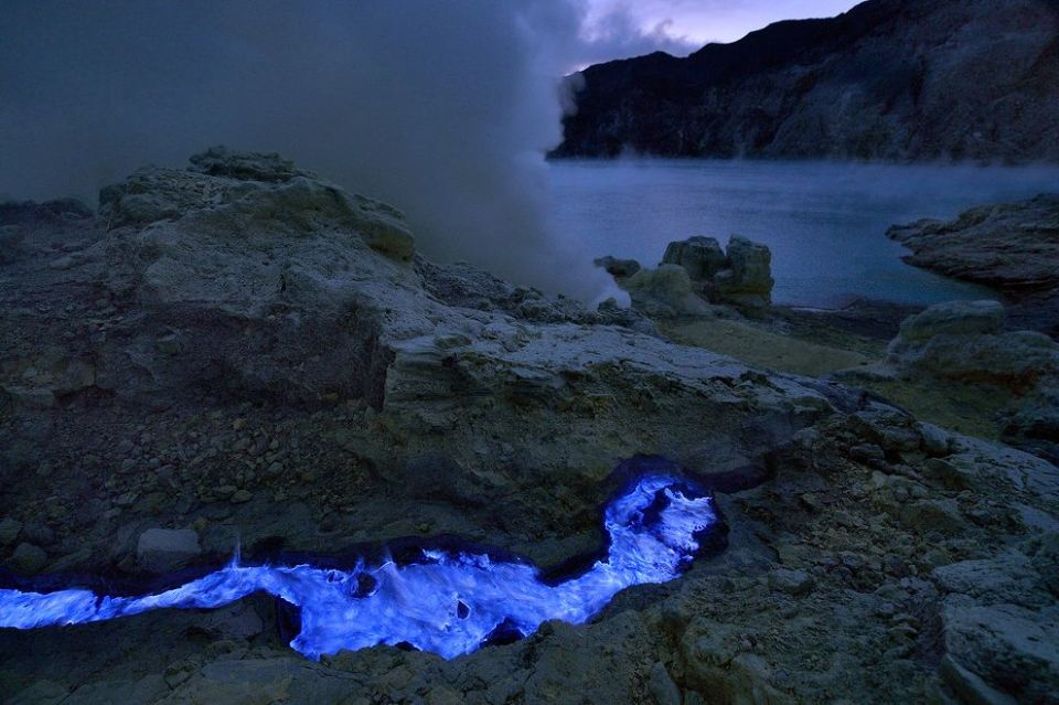 Kawah Ijen, Salah Satu Gunung Berapi Eksotis di Indonesia | Intisari