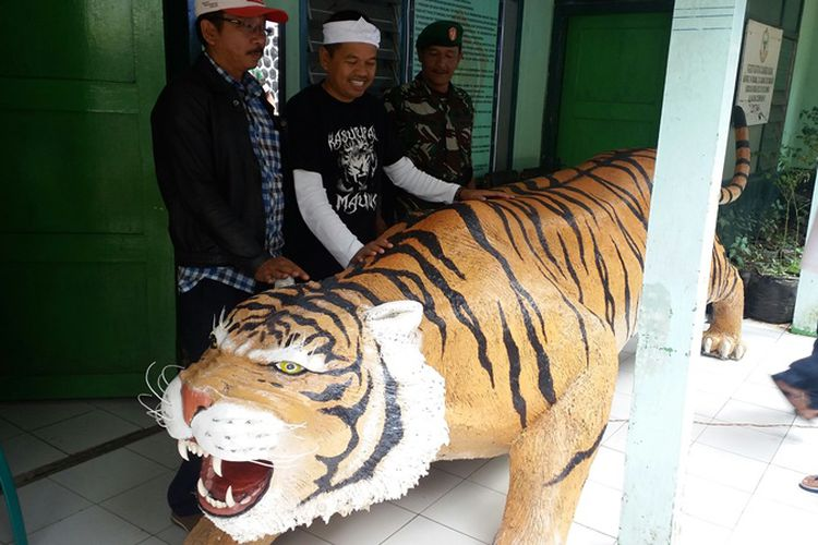 Perkenalkan, Patung Macan Sancang Pengganti Patung Macan Cisewu yang Lucu