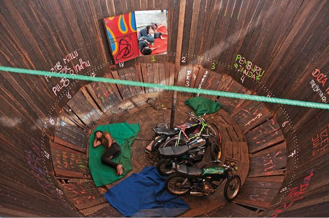 'Tong Setan' Hiburan Rakyat Penantang Maut yang Kini Jarang Terdengar ...