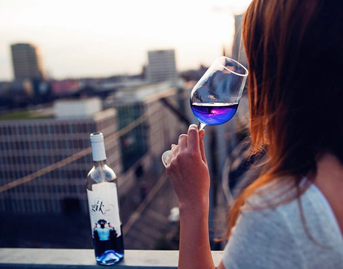 Jenis Wine Biru ini Membuat Penasaran Semua Pecinta Wine Merah dan ...