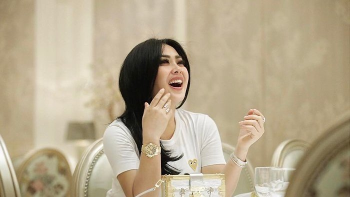Potret Waktu Masih Gadis, Syahrini Pose Bareng Tas Rp349 Juta Bernuansa ...
