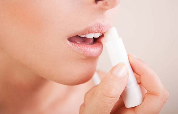 Harus Tahu, Ini 4 Hal Tidak Diketahui Tentang Lip Balm, Simak | Stylo