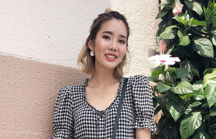 5 Inspirasi Tampil Modis Pakai Rok Ala Vlogger Korea Joan Keem. Cute ...
