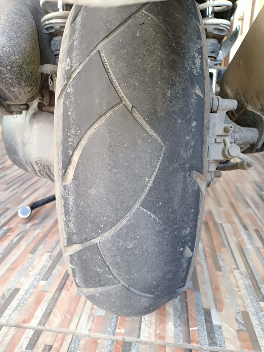 Ban Motor Botak Sebelah? Gak Perlu Panik, Ini Faktor Penyebabnya ...