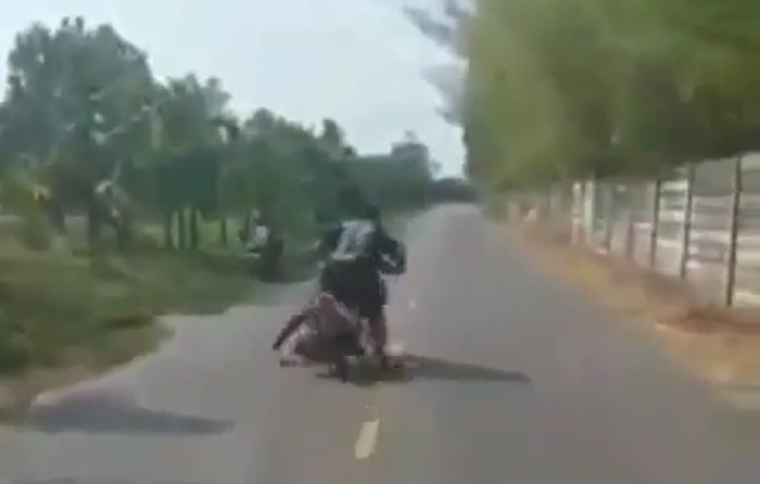 Tragis! Karena Terlalu Racing, Ban Cacing Copot Saat Nyeting