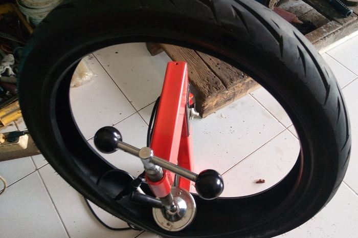 Tambal Ban Tubeless Motor Model Baru Dijamin Lebih Aman, Segini ...
