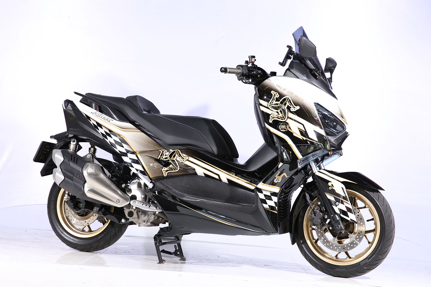 Simpel tapi Ganteng, Motor Yamaha XMAX Ini Pakai Motif Helm Langka ...