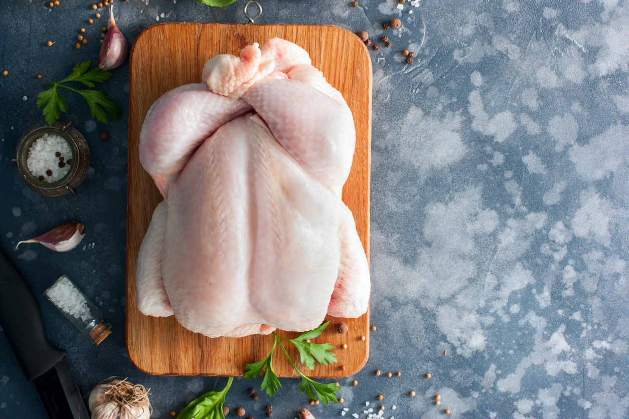 Jangan Sampai Salah Pilih! Begini Cara Membedakan Ayam Segar ...