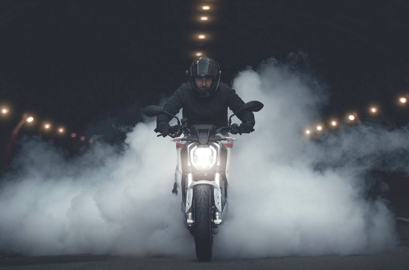 Jangan Remehkan Motor Listrik, Ini Video Drag Zero SR/F Kalahkan Ducati ...